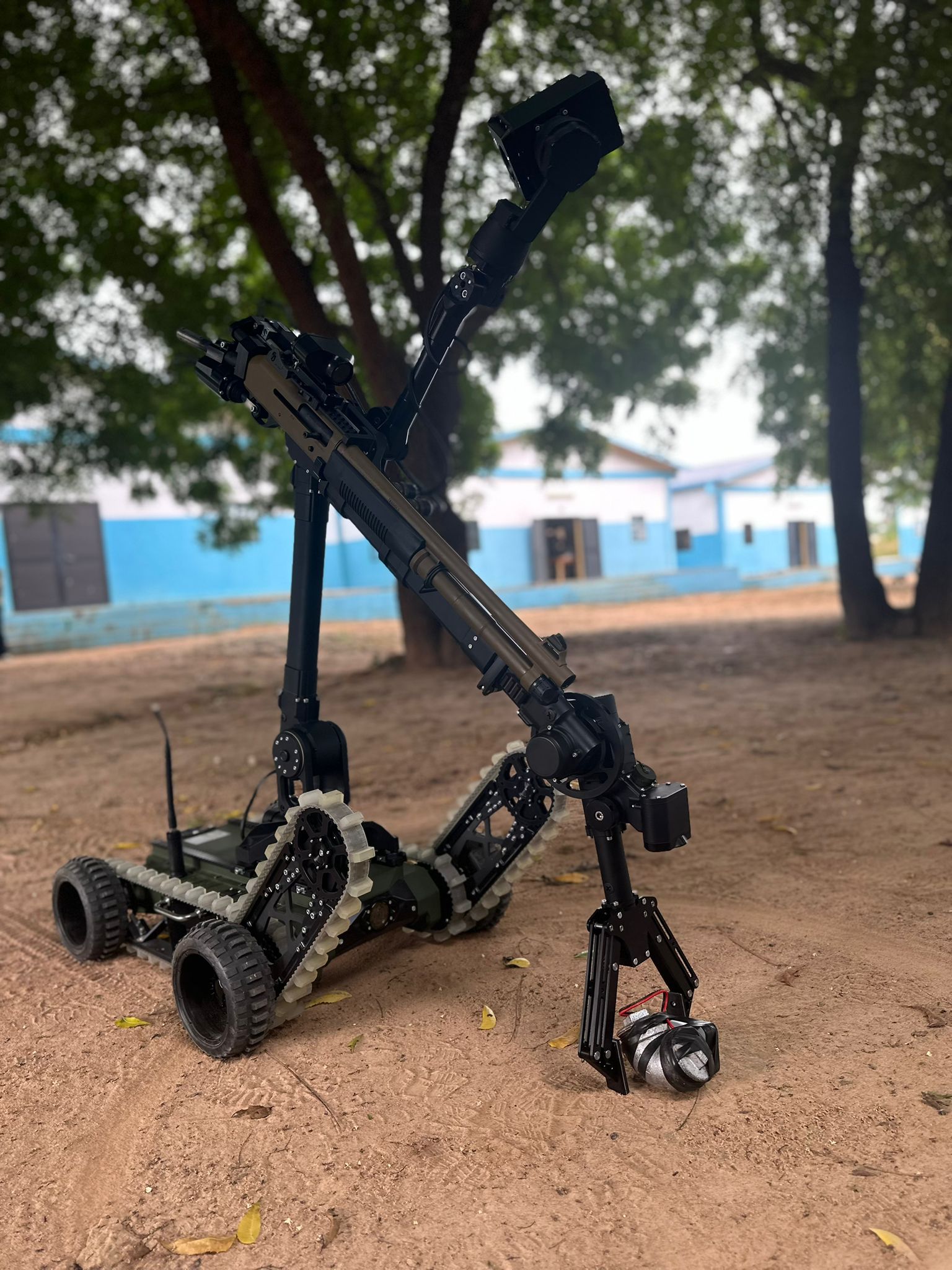 Łukasiewicz - PIAP supplied mobile pyrotechnic robots for the Togolese ...